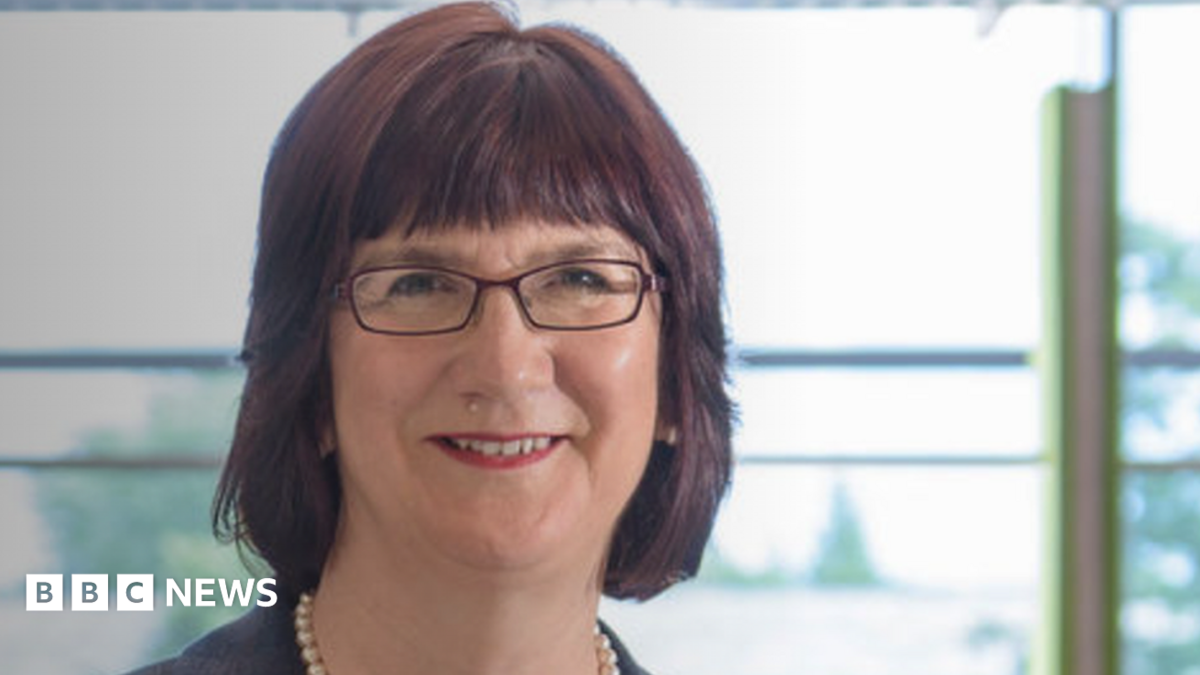 New Year Honours: OBE for Cambridge Covid-19 research scientist - BBC News