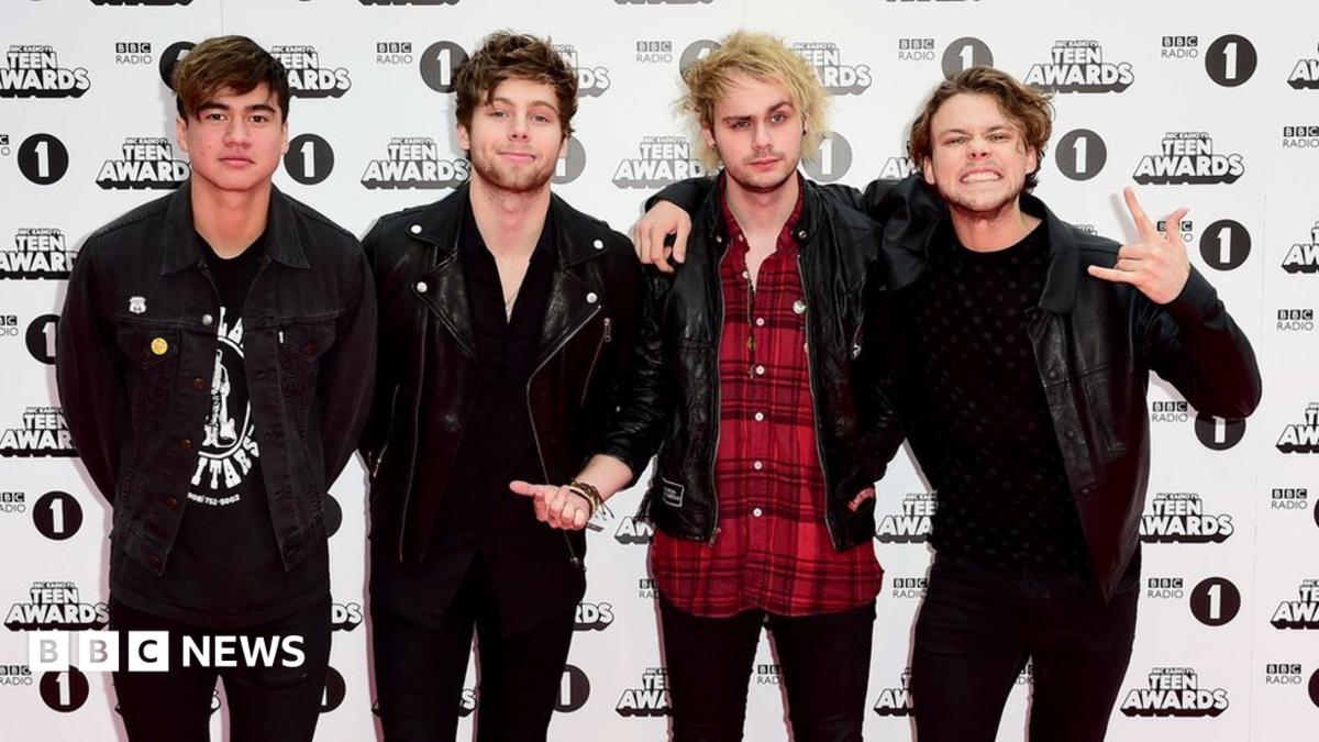 5SOS Michael Clifford falls off stage at Radio 1 Teen Awards - BBC News