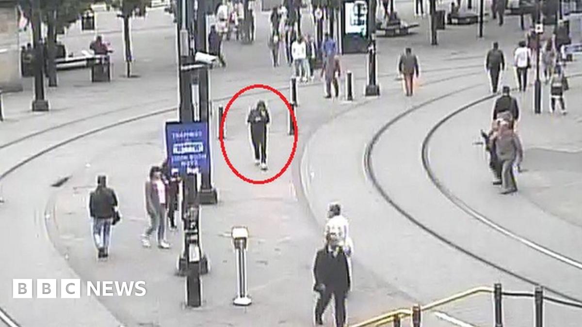 Manchester attack: Bomber Abedi 'built device alone at flat' - BBC News
