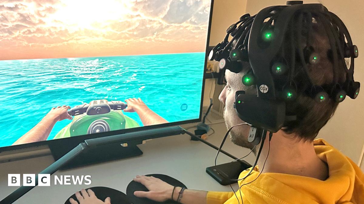 Can mind-controlled VR games help stroke patients? - BBC News