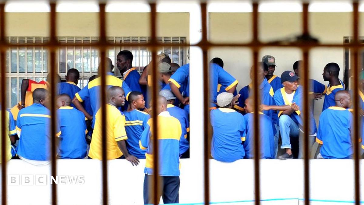 DR Congo jail: Inmates starve to death in Makala Prison - BBC News