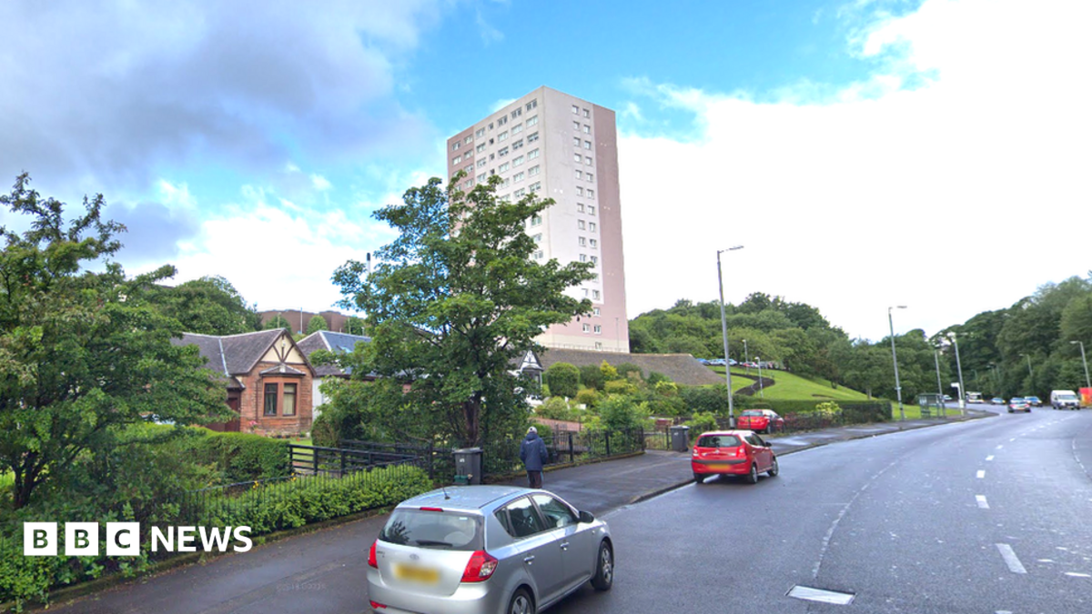 Van driven at three people in Greenock murder bid - BBC News