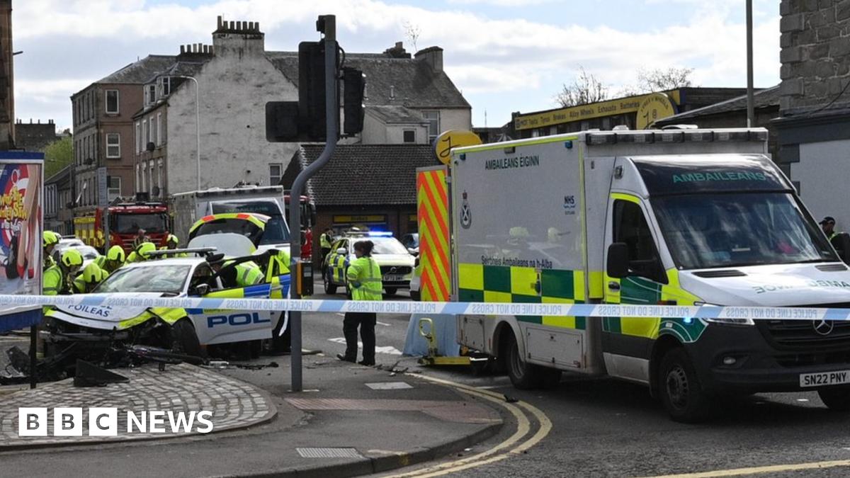 Police car collides with van in Perth during pursuit - BBC News