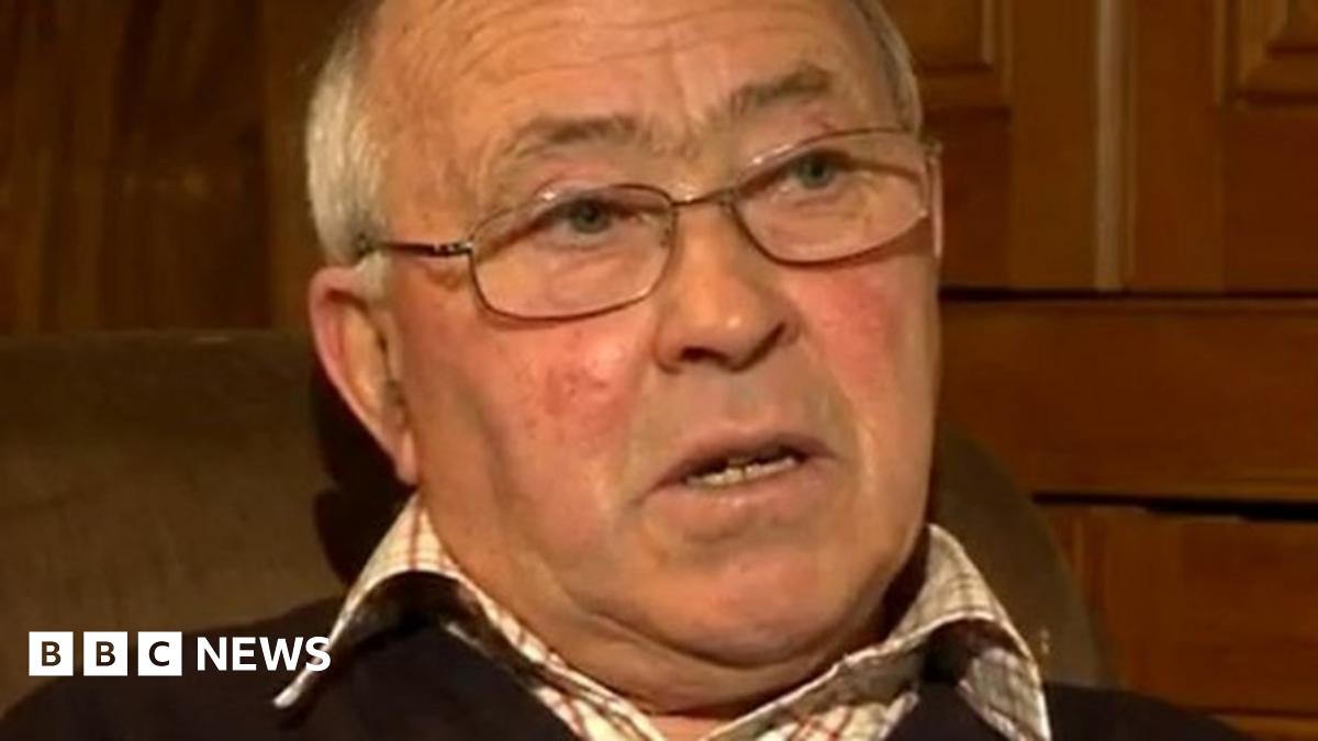 John Kennaugh: Funeral held for popular IoM broadcaster - BBC News