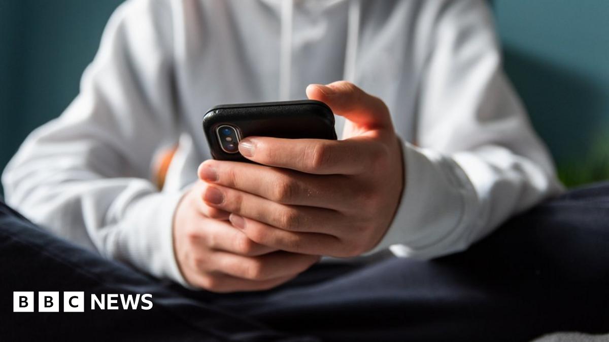 FBI warns of explosion in sextortion cases targeting teenagers - BBC News