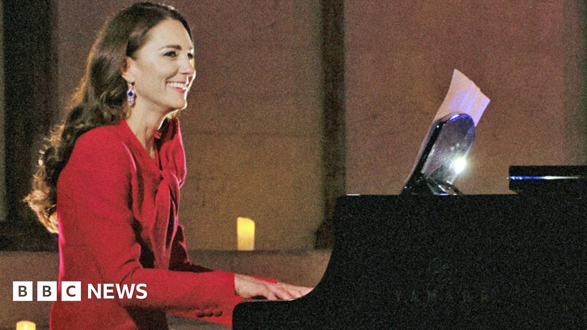 Kate surprises concert audience with piano performance - BBC News