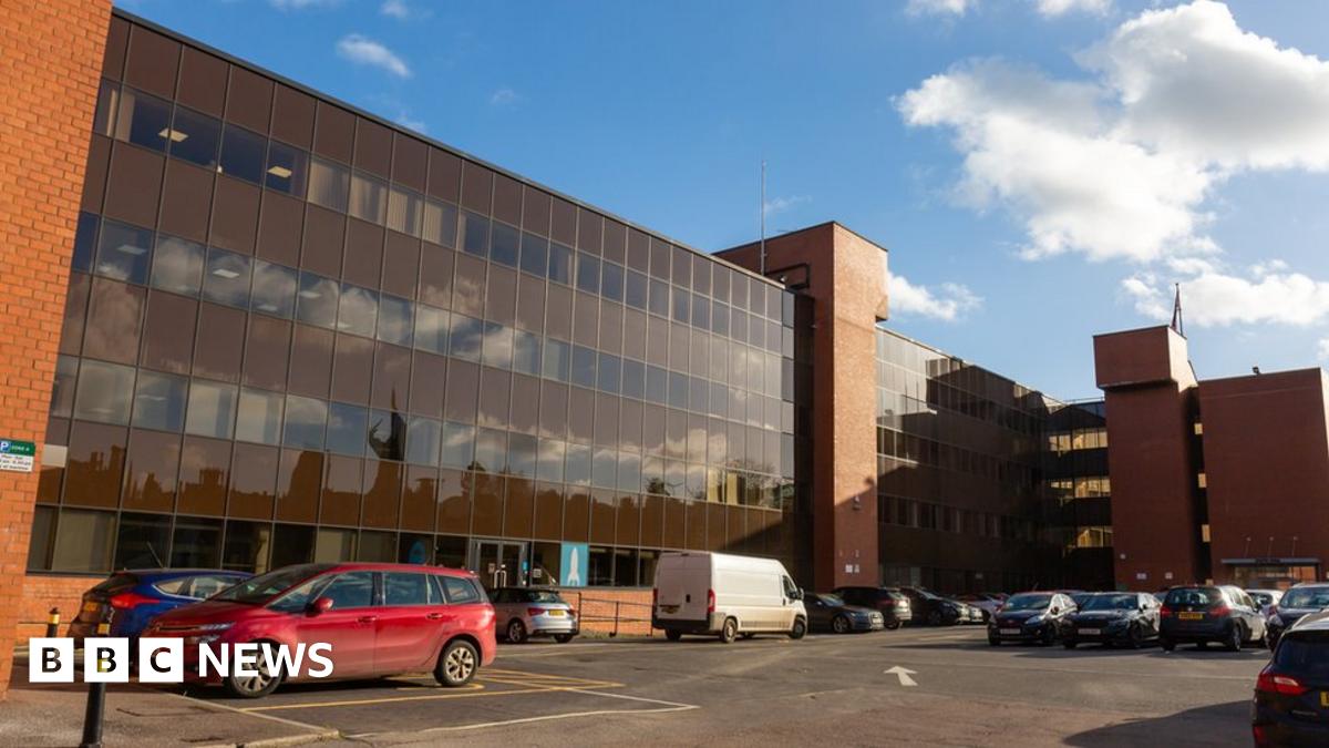 East Herts Council raises tax and halts spending to save cash - BBC News