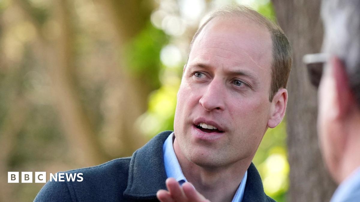 William given get well soon cards for Kate on his return to duty - BBC News
