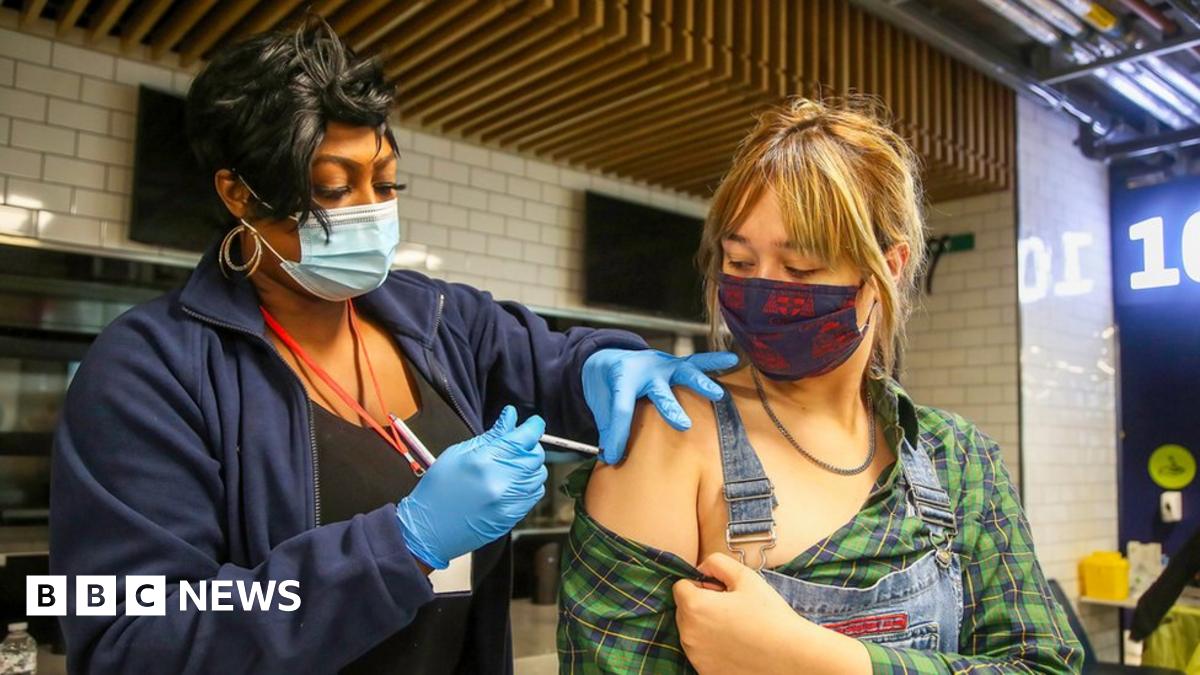 Covid: Last chance for adults under 50 to get booster - BBC News