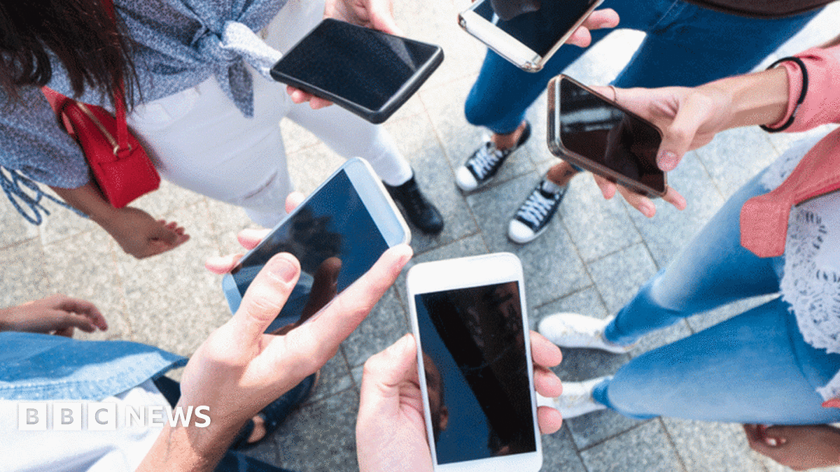 Wi-fi security flaw 'puts devices at risk of hacks' - BBC News