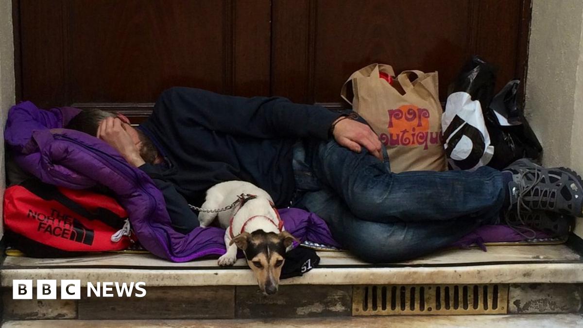 Homelessness: Ten new units for people in west Norfolk - BBC News