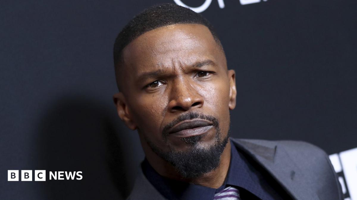 Jamie Foxx 'target of racial slur' in Croatian restaurant - BBC News