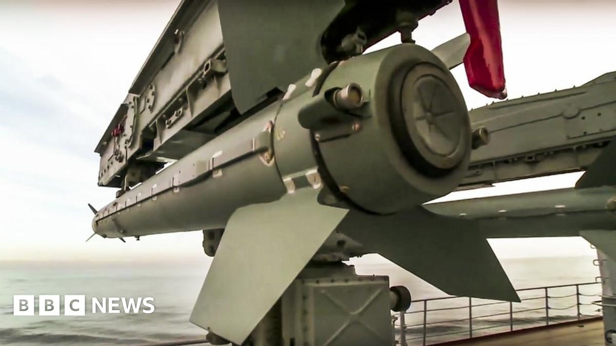 Turkey-Russia jet downing: Moscow beefs up defences in Syria - BBC News