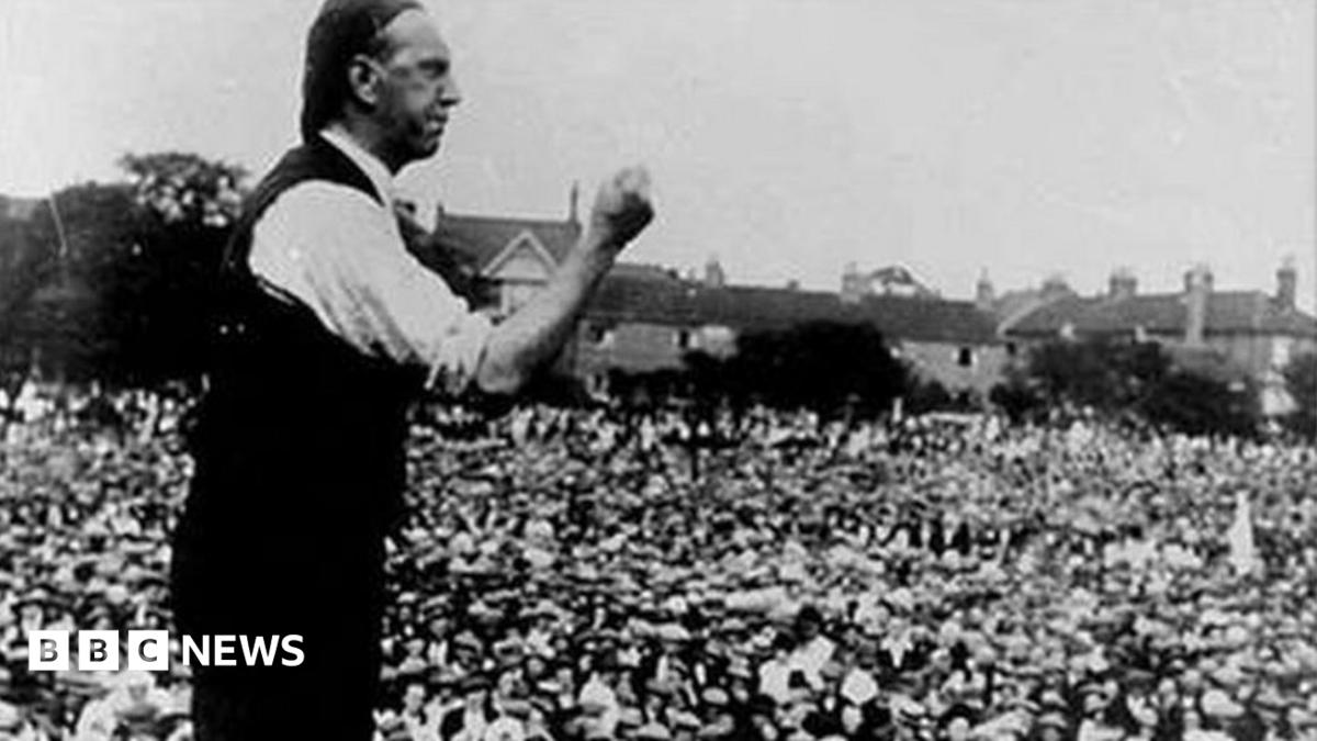 Miners' leader Arthur James Cook honoured with blue plaque - BBC News