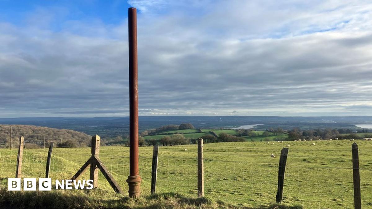 Cinderford's rusty pole receives amazing online reviews - BBC News