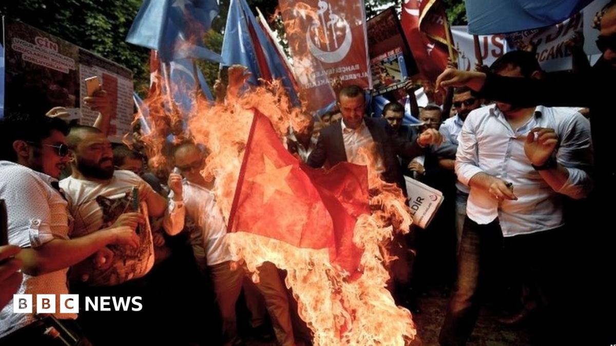 Chinese tourists warned over Turkey Uighur protests - BBC News