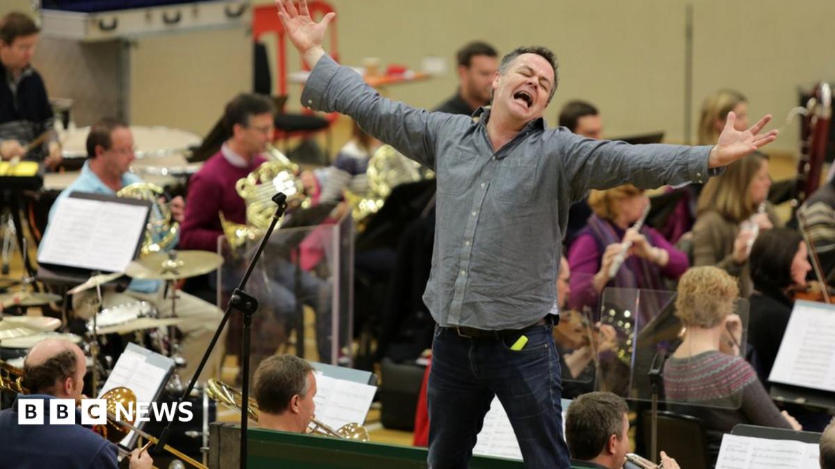 Belfast musician Brian Irvine wins Paul Hamlyn Foundation award - BBC News
