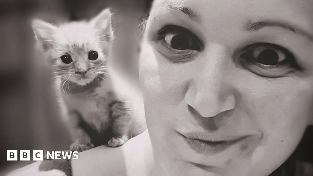 Coronavirus: Your pictures on the theme of 'self-portrait' - BBC News