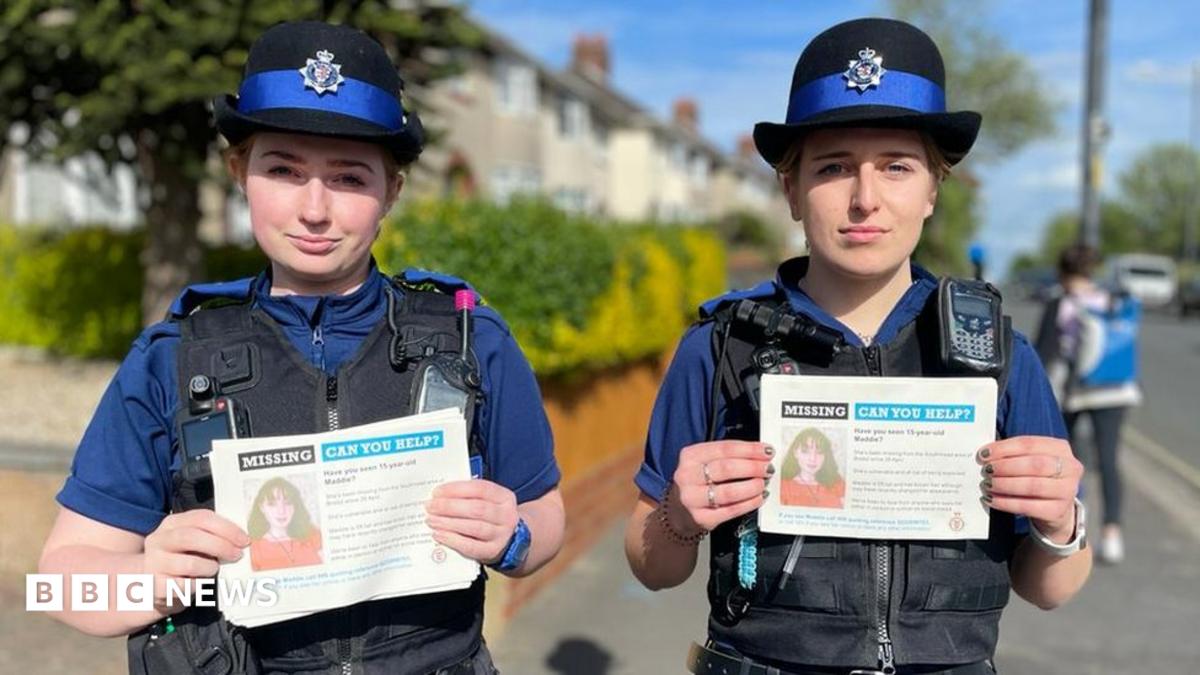 Police search houses for missing Bristol teen - BBC News