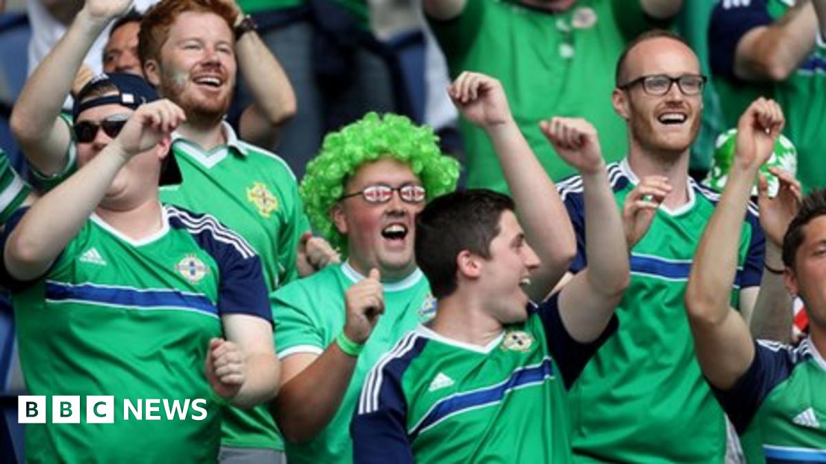 Euro 2016: Irish football fans awarded Medal of City of Paris - BBC News
