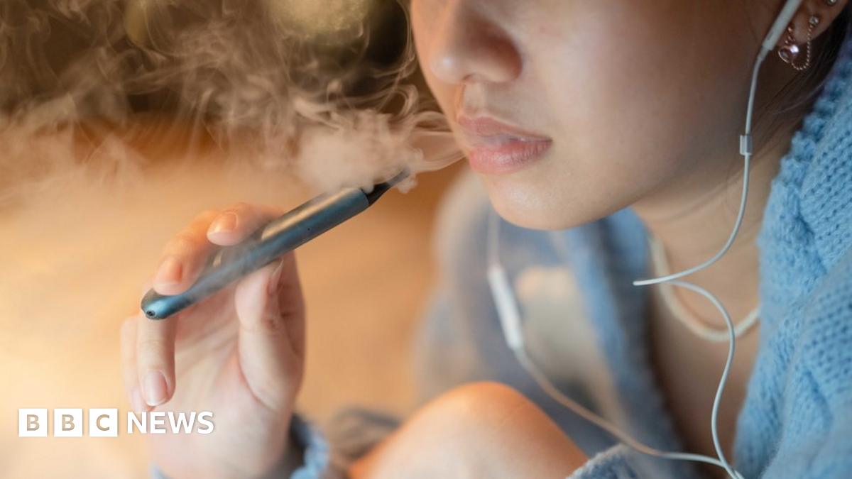 Eight Sleaford school pupils in hospital after vaping, says MP - BBC News