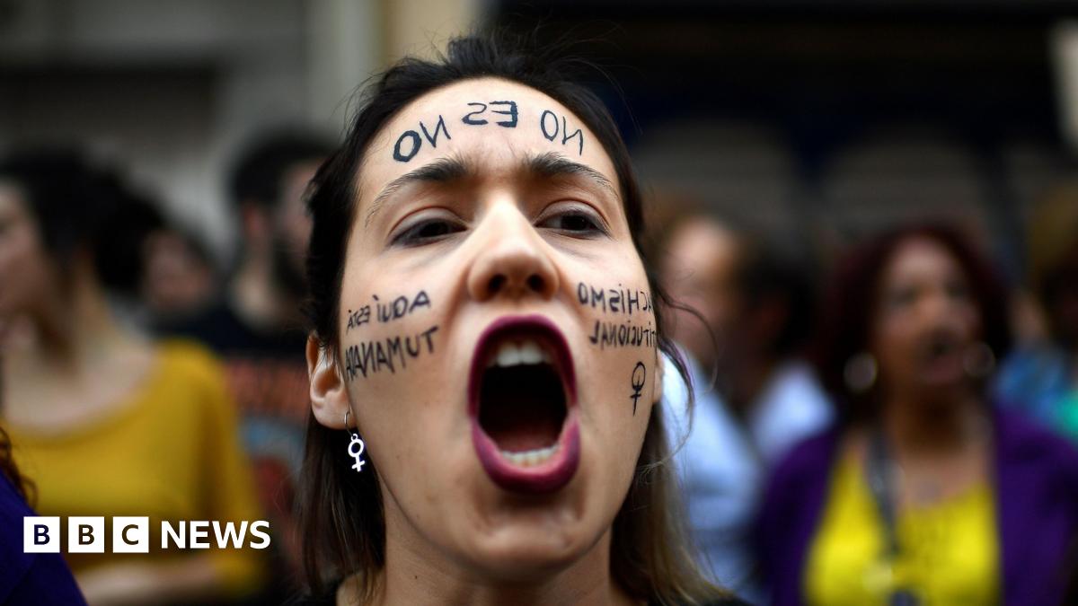 Spain 'wolf pack' case: Thousands protest over rape ruling - BBC News