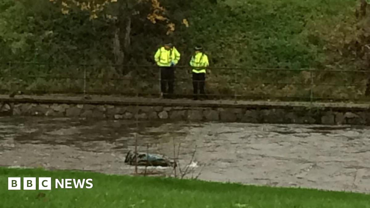 Charles Mercer death: Inquest told of efforts to save driver - BBC News