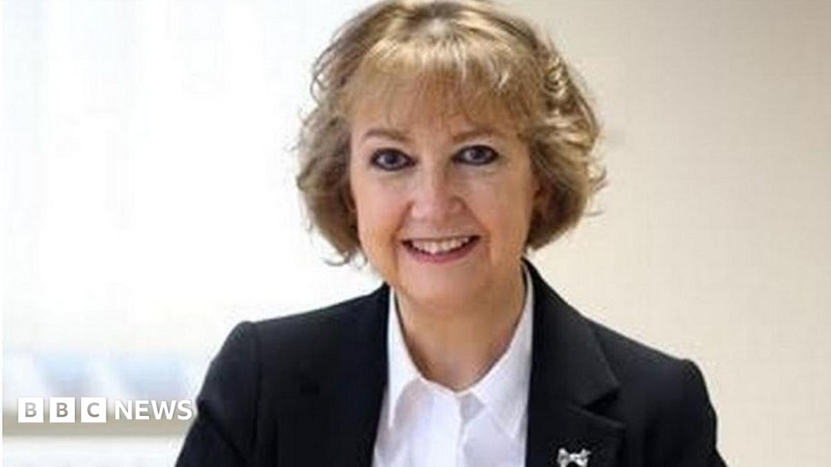 Redcar and Cleveland Council plans axing £150k chief exec job - BBC News