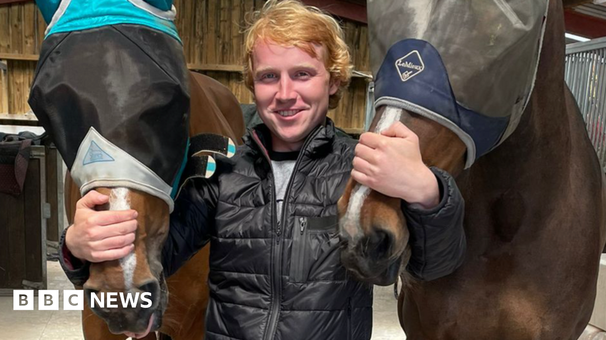 Family pay tribute to showjumper Max Berry after crash - BBC News