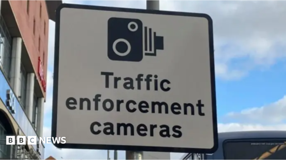 Further traffic camera goes live at Northampton junction - BBC News