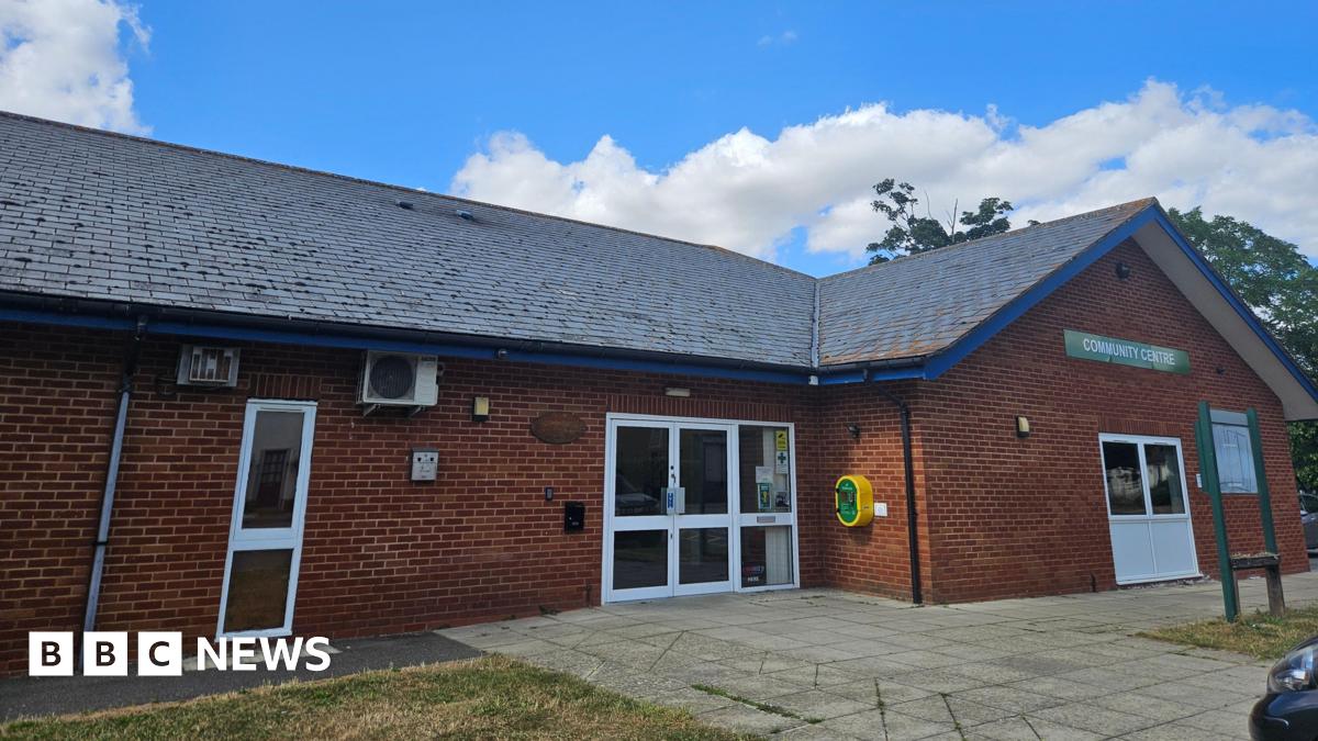 Rendlesham Parish Council closes 'sub-standard' youth group - BBC News