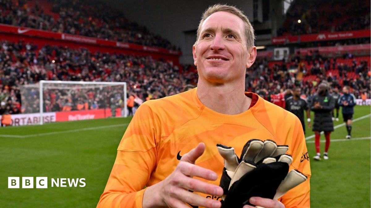 Former goalkeeper to receive honorary doctorate from Edge Hill - BBC News