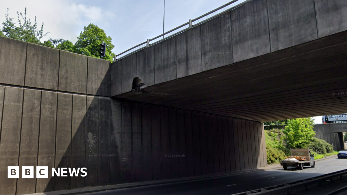 Weekend road closures as repairs continue on A52 in Nottingham - BBC News