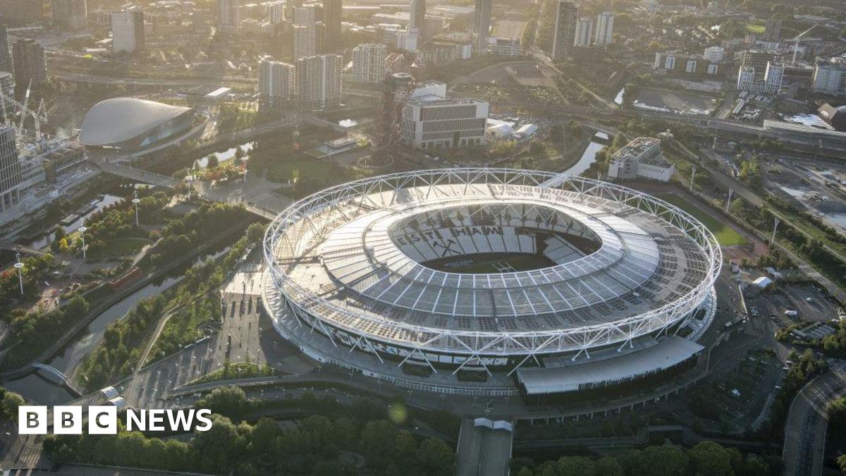 London Stadium: Plan for £4.35m solar roof gets go-ahead - BBC News