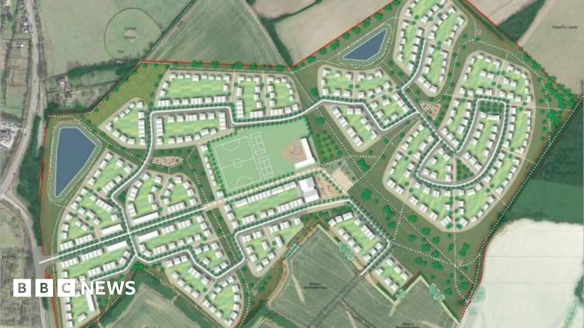 'Stevenage extension' of 900 homes given outline permission - BBC News