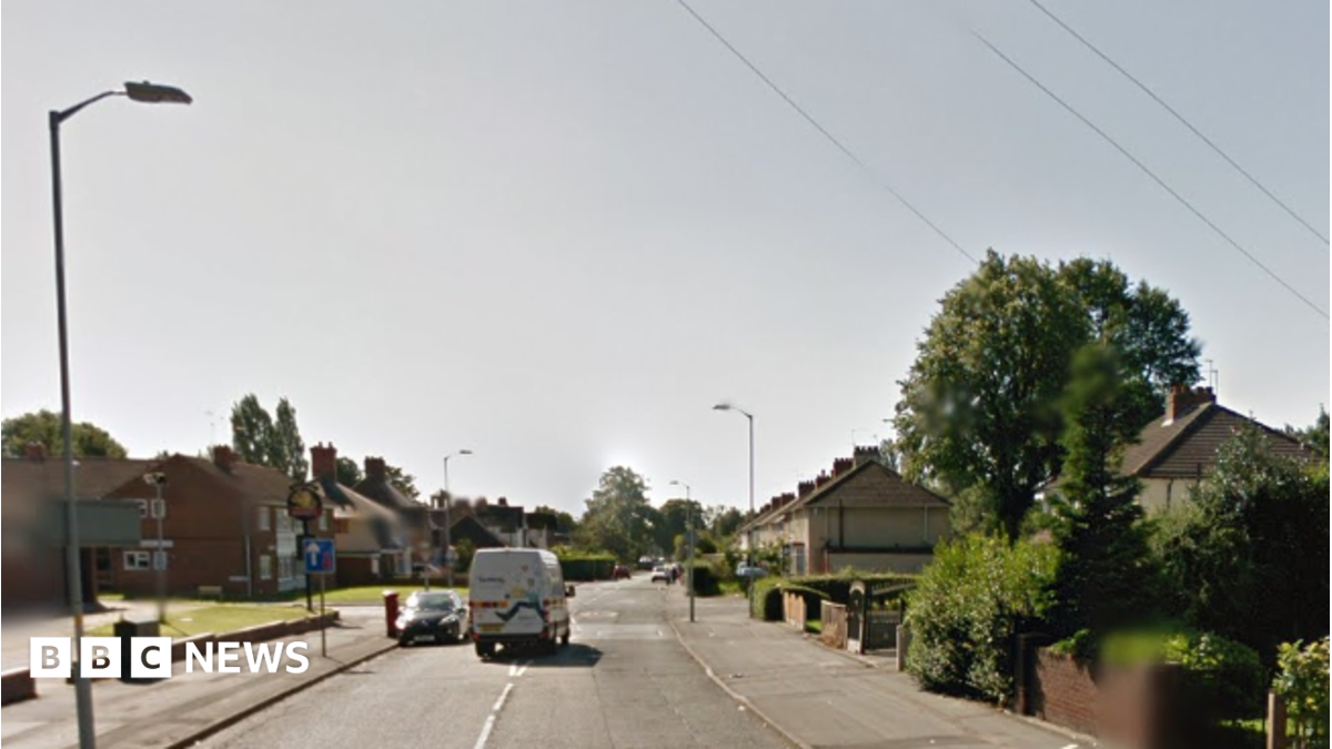 Man taken to hospital after Bilston garage fire - BBC News