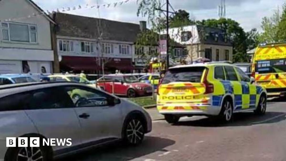 Two women still in hospital after Carterton Costa Coffee crash - BBC News