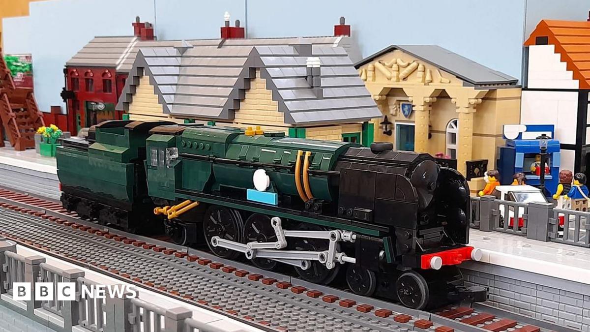 Tunbridge Wells: Full steam ahead for Lego railway models display - BBC ...