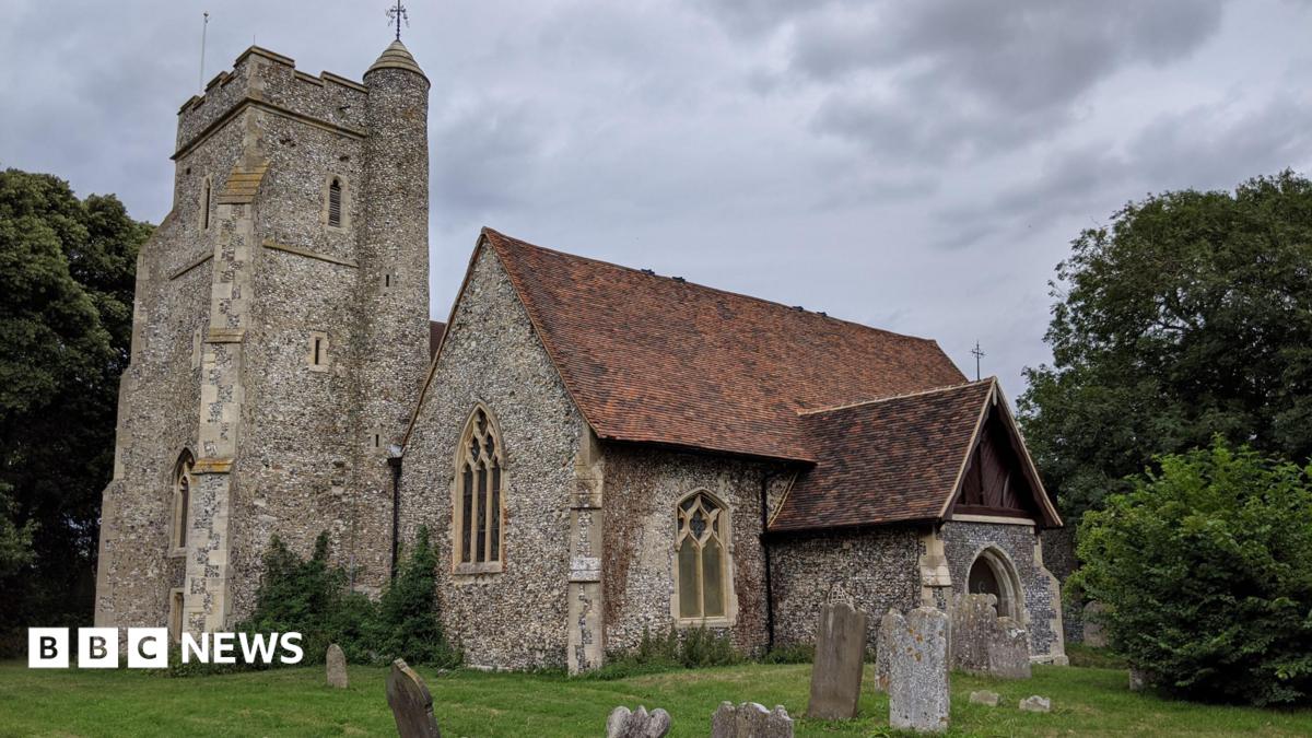 Dartford church gets grants to fix 1kg stones from falling - BBC News