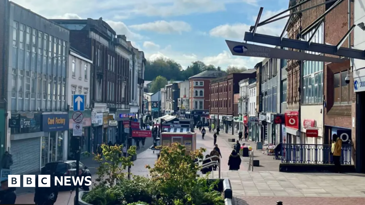 'Not a salad eating town': One in three obese in Walsall - BBC News