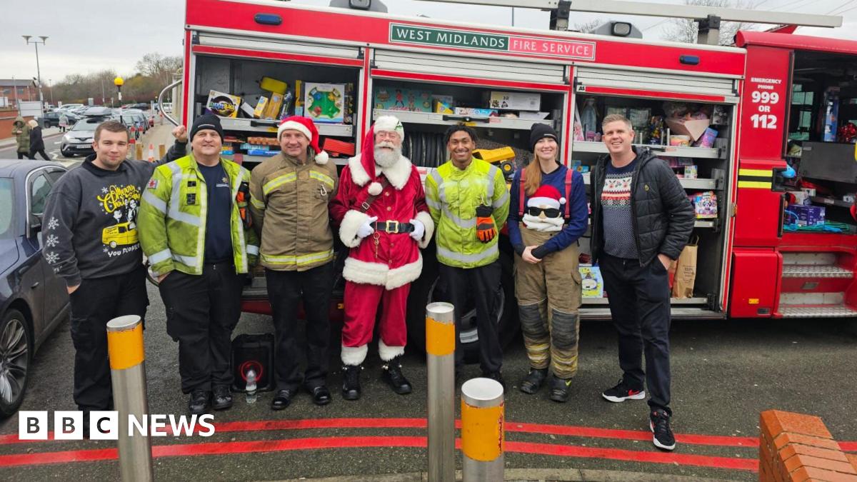 Toy-filled Coventry fire engines bring festive joy to hospitals - BBC News