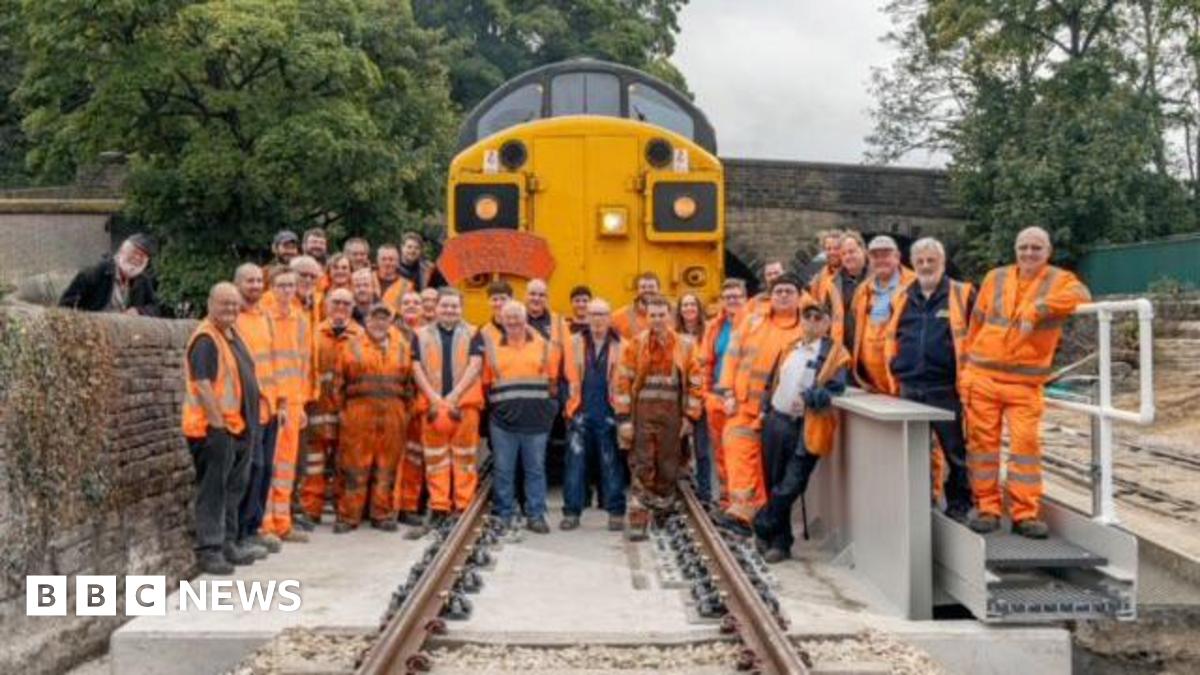 Keighley and Worth Valley Railway bridge project completed - BBC News