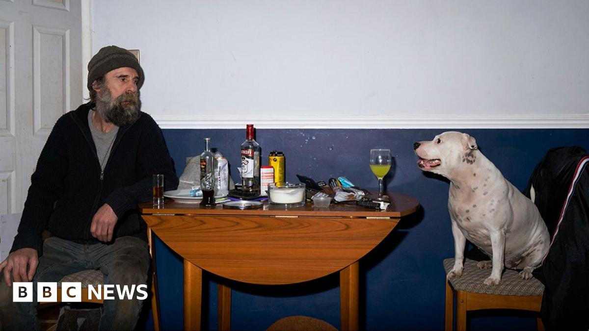 Photography: How Nik Roche captures life on margins of society - BBC News