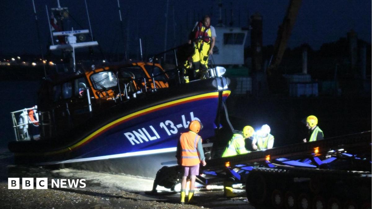 Boat runs aground after losing power near Wells Harbour - BBC News