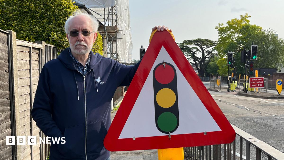 Bagshot residents angry at traffic light upgrade diversion - BBC News