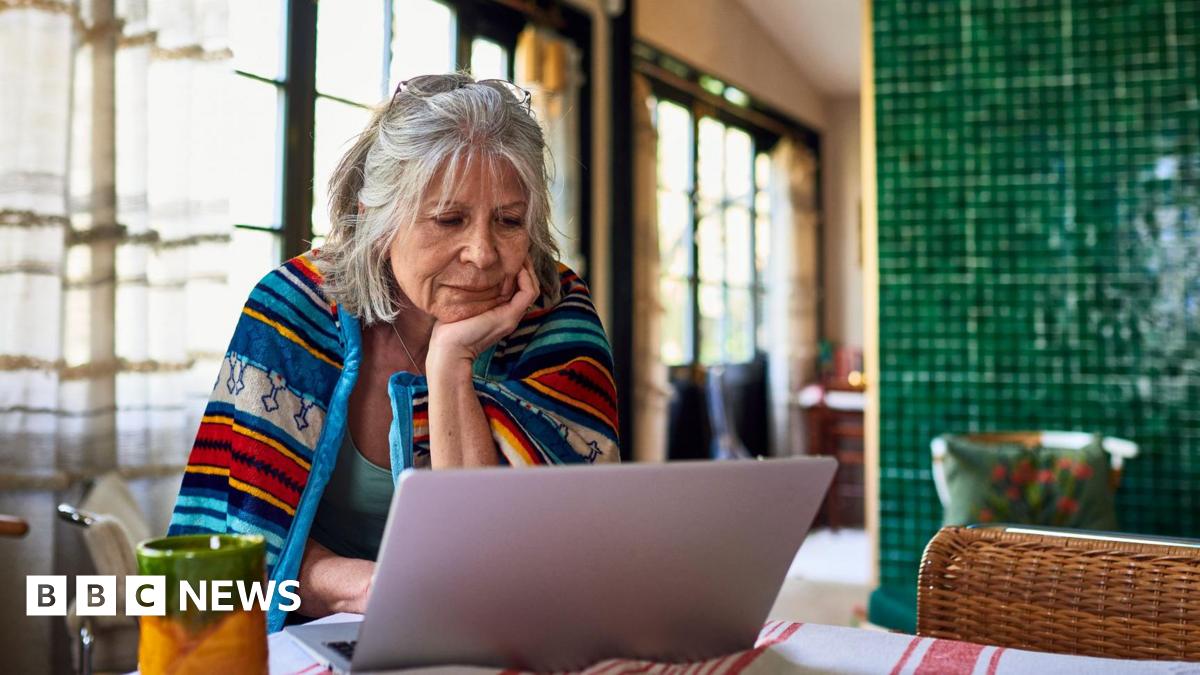State pension set to rise by £460 next year - BBC News