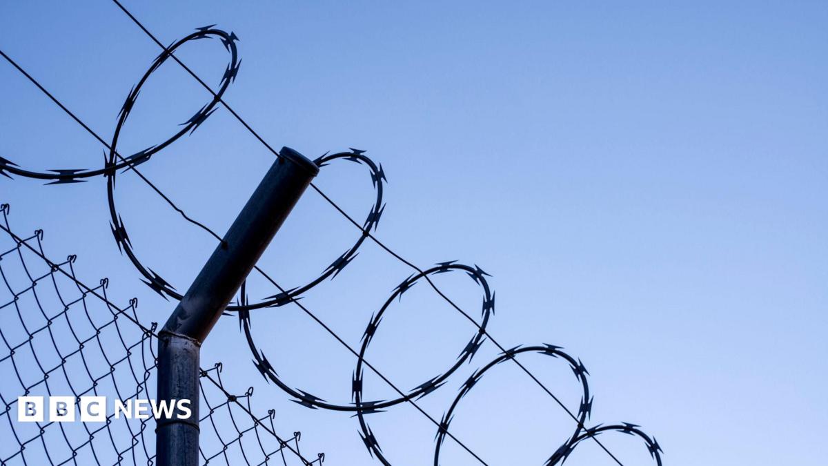 Rat-infested Rochester Prison needs urgent measures - report - BBC News