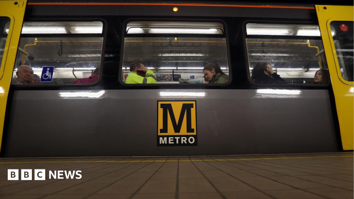 Tyne and Wear Metro passengers stranded following tech issue - BBC News