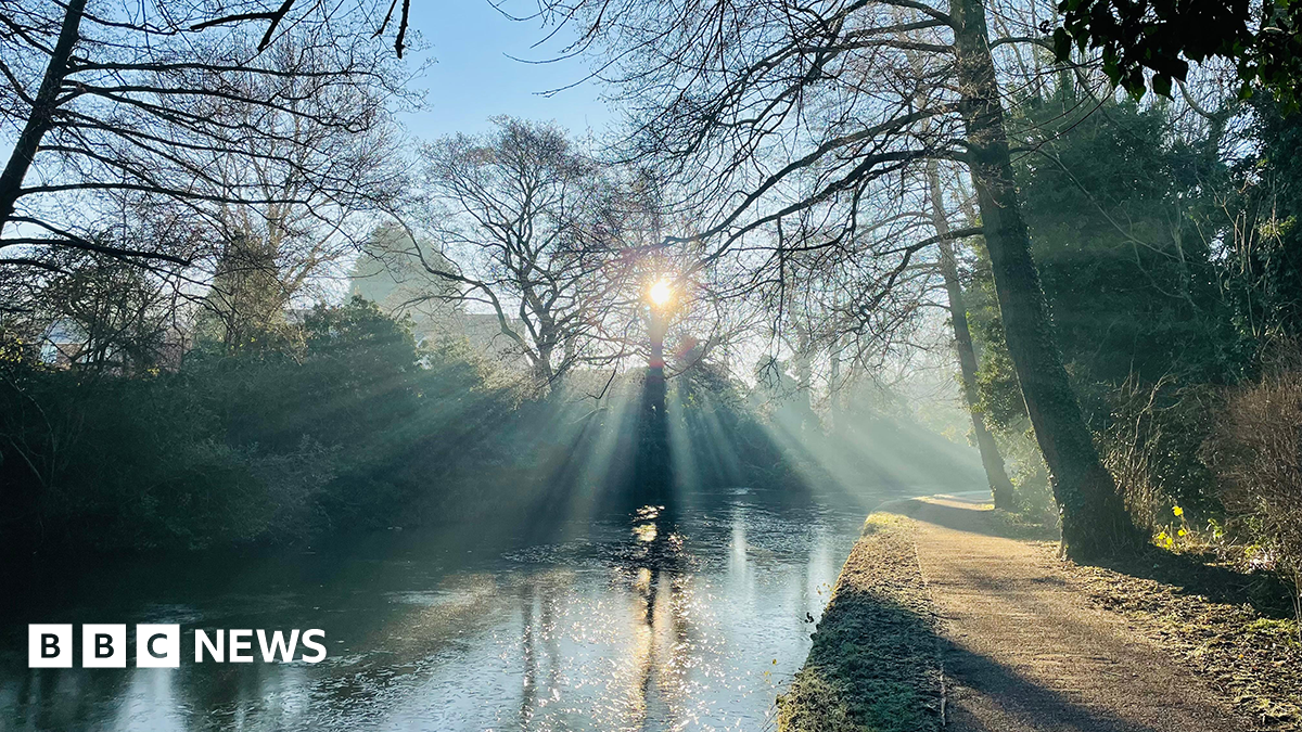 BBC Weather Watchers capture misty mornings in West Midlands - BBC News