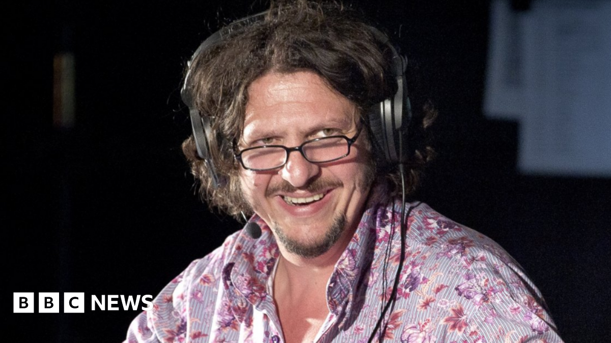 Wolverhampton Desi pub honoured by food critic Rayner's review - BBC News